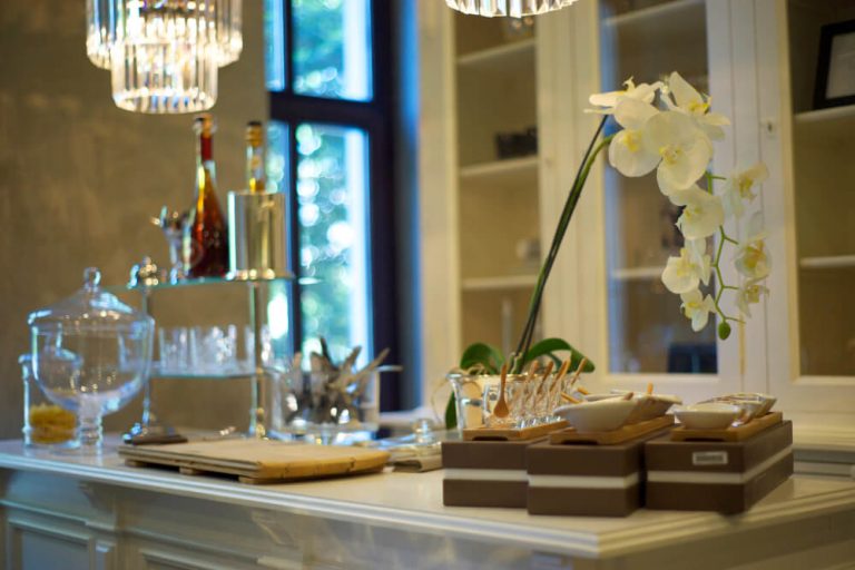 30 Hotel Amenities Ideas & Examples in 2025